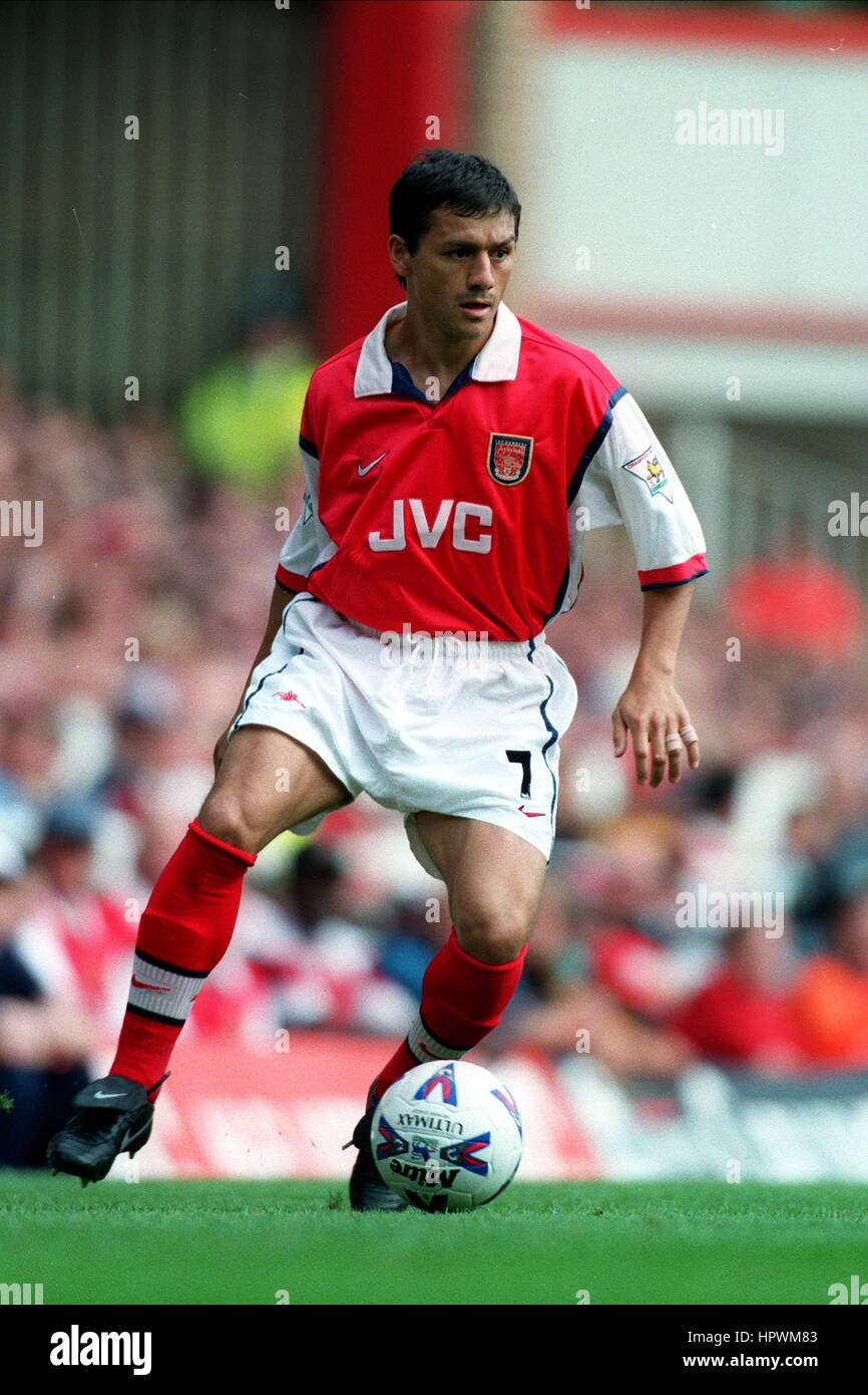 NELSON VIVAS ARSENAL FC 01 September 1998 Stock Photo - Alamy