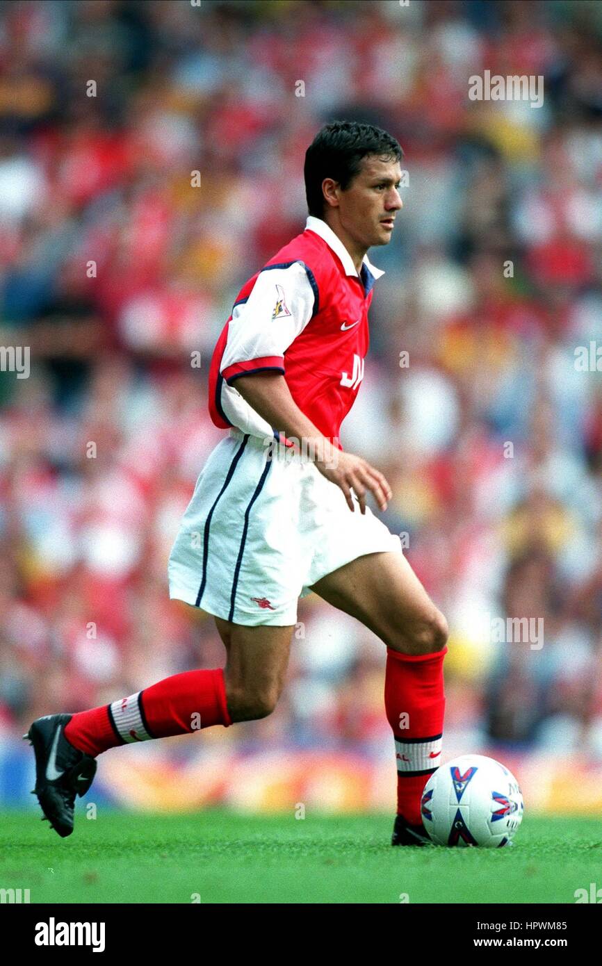 NELSON VIVAS ARSENAL FC 01 September 1998 Stock Photo - Alamy