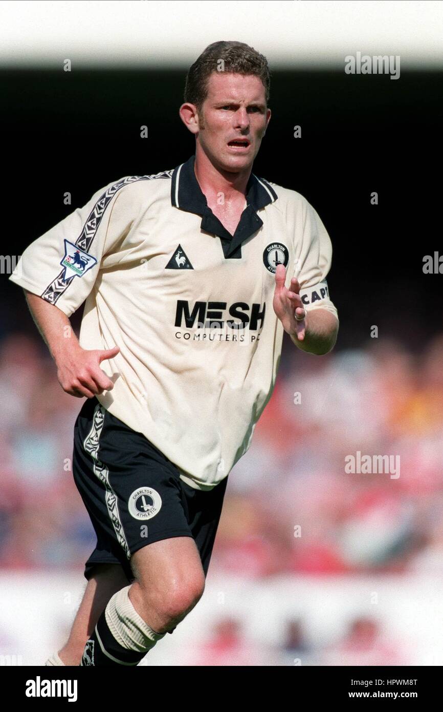 MARK KINSELLA CHARLTON ATHLETIC FC 01 September 1998 Stock Photo - Alamy