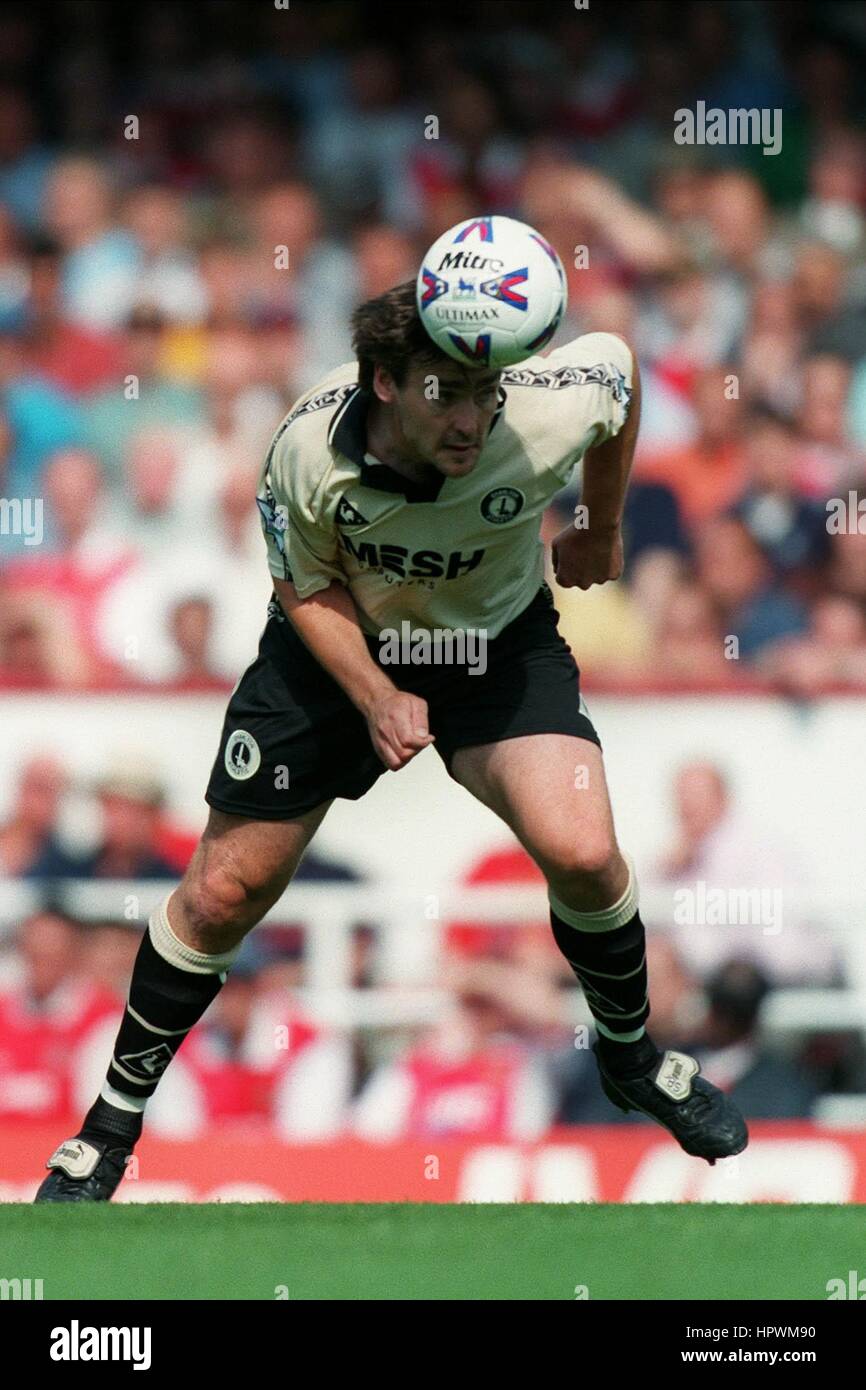 STEVE BROWN CHARLTON ATHLETIC FC 01 September 1998 Stock Photo - Alamy