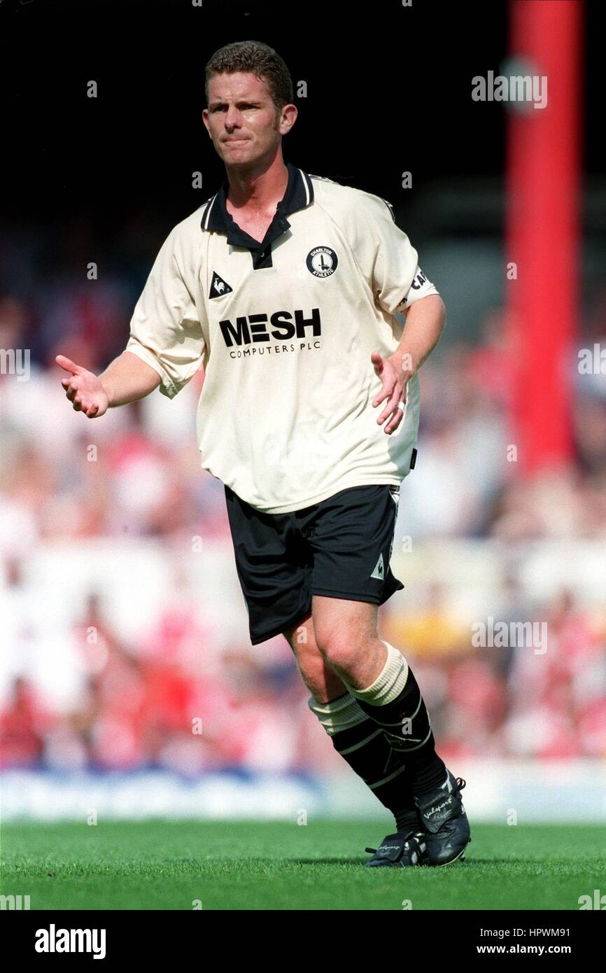 MARK KINSELLA CHARLTON ATHLETIC FC 01 September 1998 Stock Photo - Alamy