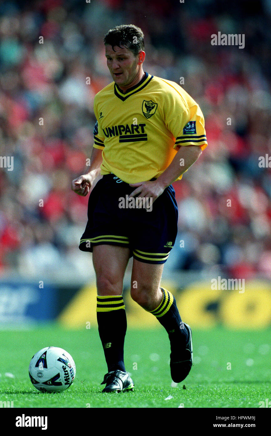 DEAN WINDASS OXFORD UNITED FC 01 September 1998 Stock Photo - Alamy