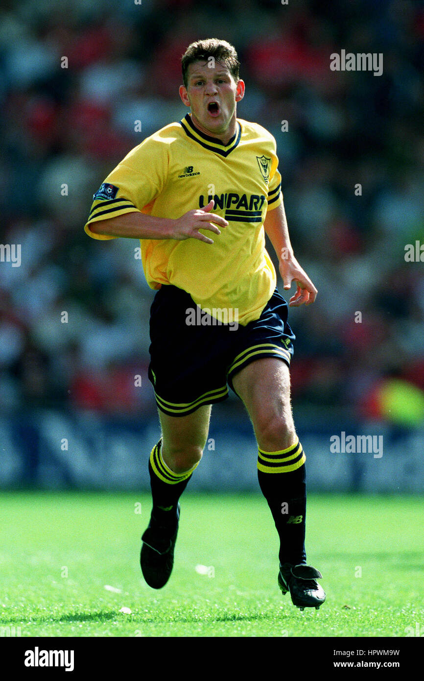 DEAN WINDASS OXFORD UNITED FC 01 September 1998 Stock Photo - Alamy
