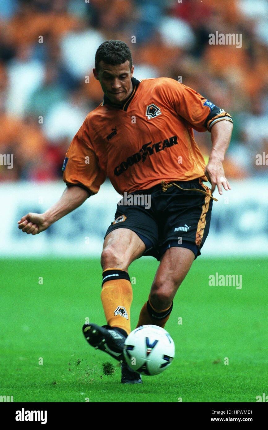 KEITH CURLE WOLVERHAMPTON WANDERERS FC 01 September 1998 Stock Photo ...