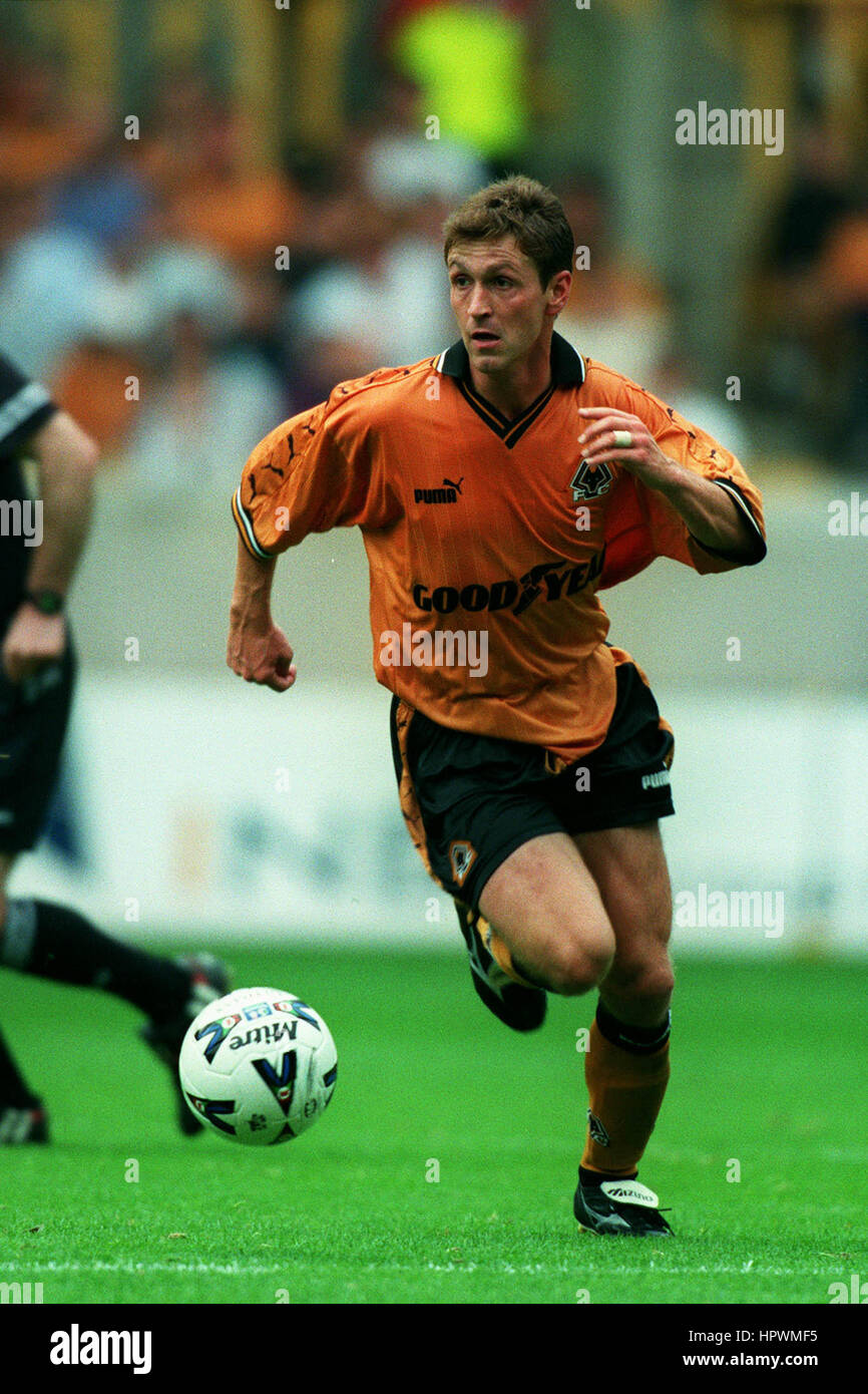 SIMON OSBORN WOLVERHAMPTON WANDERERS FC 01 September 1998 Stock Photo ...