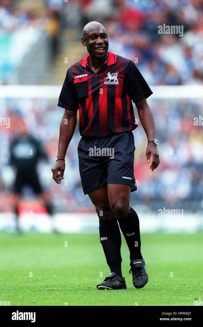 URIAH RENNIE PREMIER LEAGUE REFEREE 02 September 1998 Stock Photo - Alamy