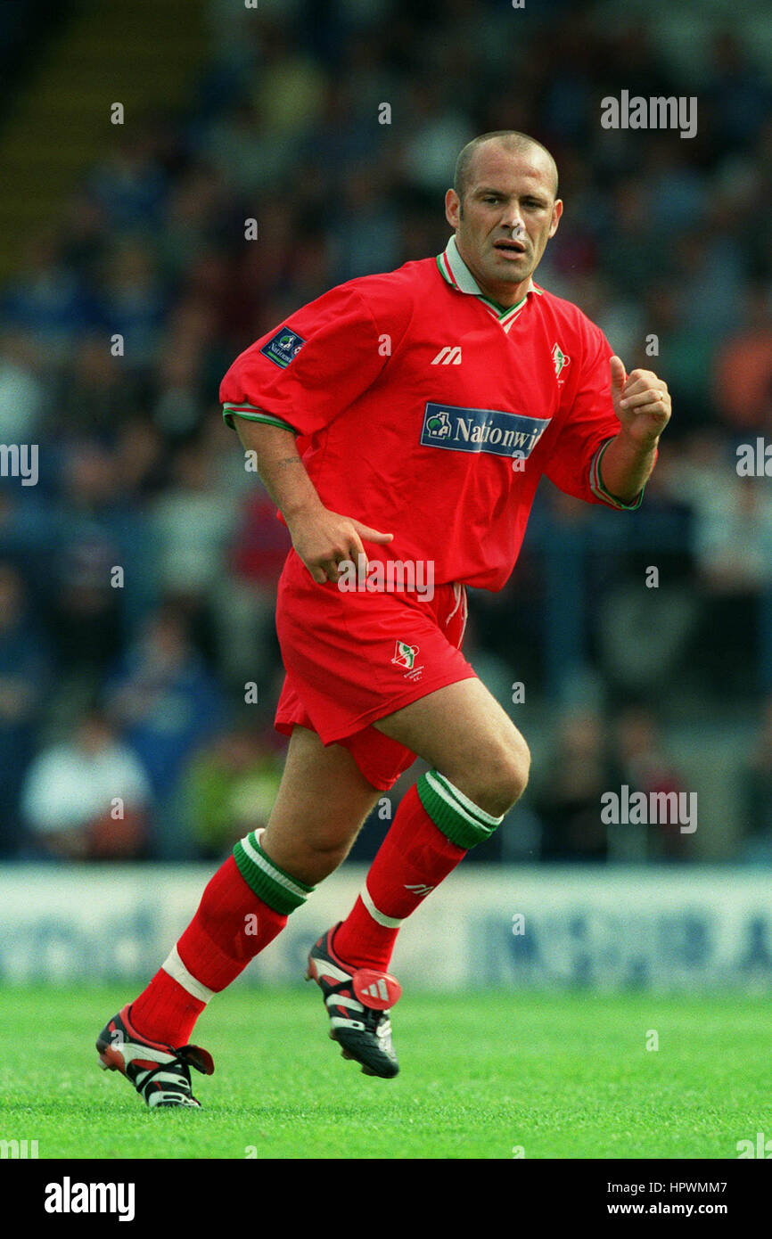 DARREN BULLOCK SWINDON TOWN FC 02 September 1998 Stock Photo - Alamy