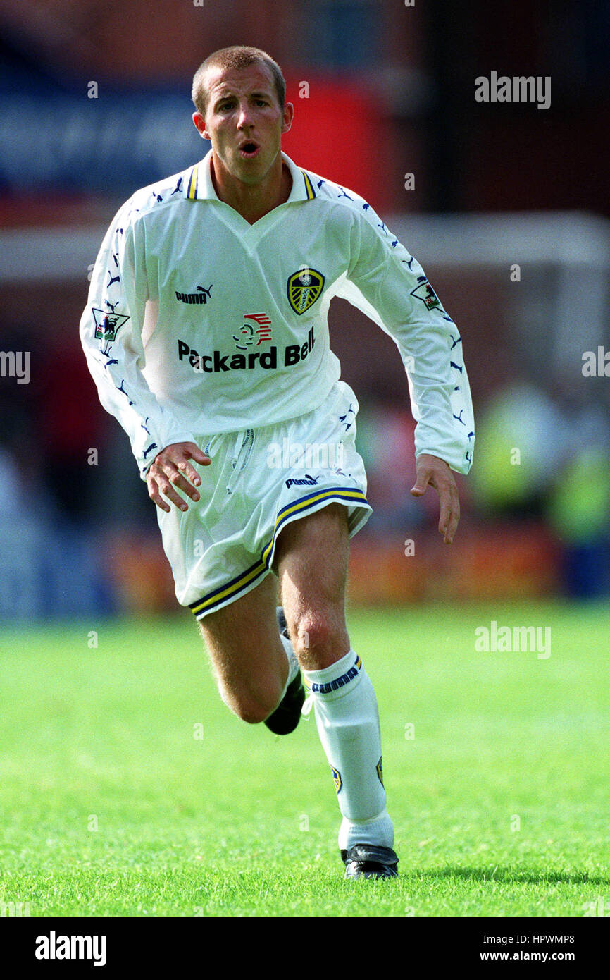 LEE BOWYER LEEDS UNITED FC 02 September 1998 Stock Photo - Alamy