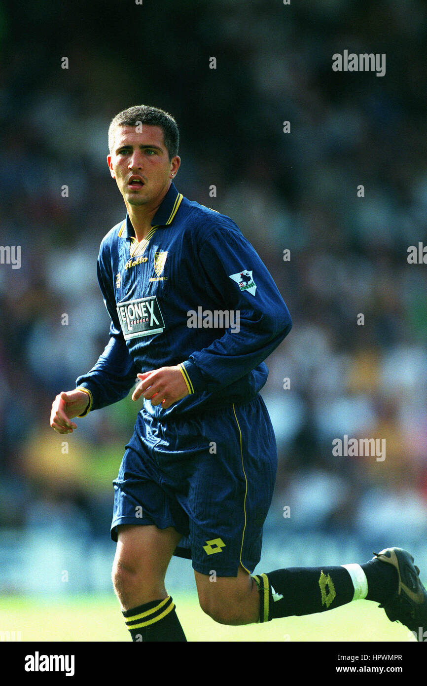 ANDY ROBERTS WIMBLEDON FC 02 September 1998 Stock Photo - Alamy