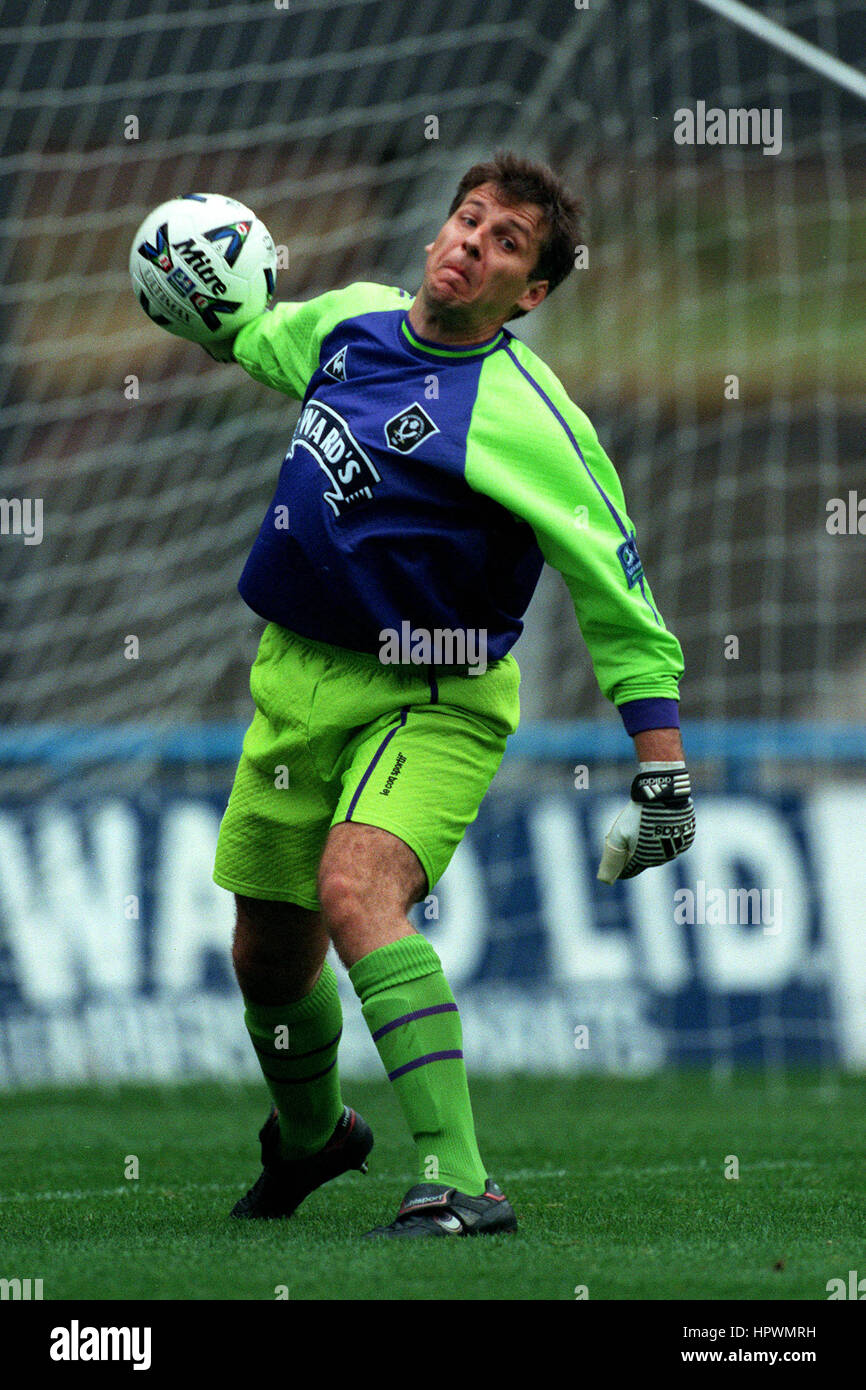SIMON TRACEY SHEFFIELD UNITED FC 05 September 1998 Stock Photo - Alamy