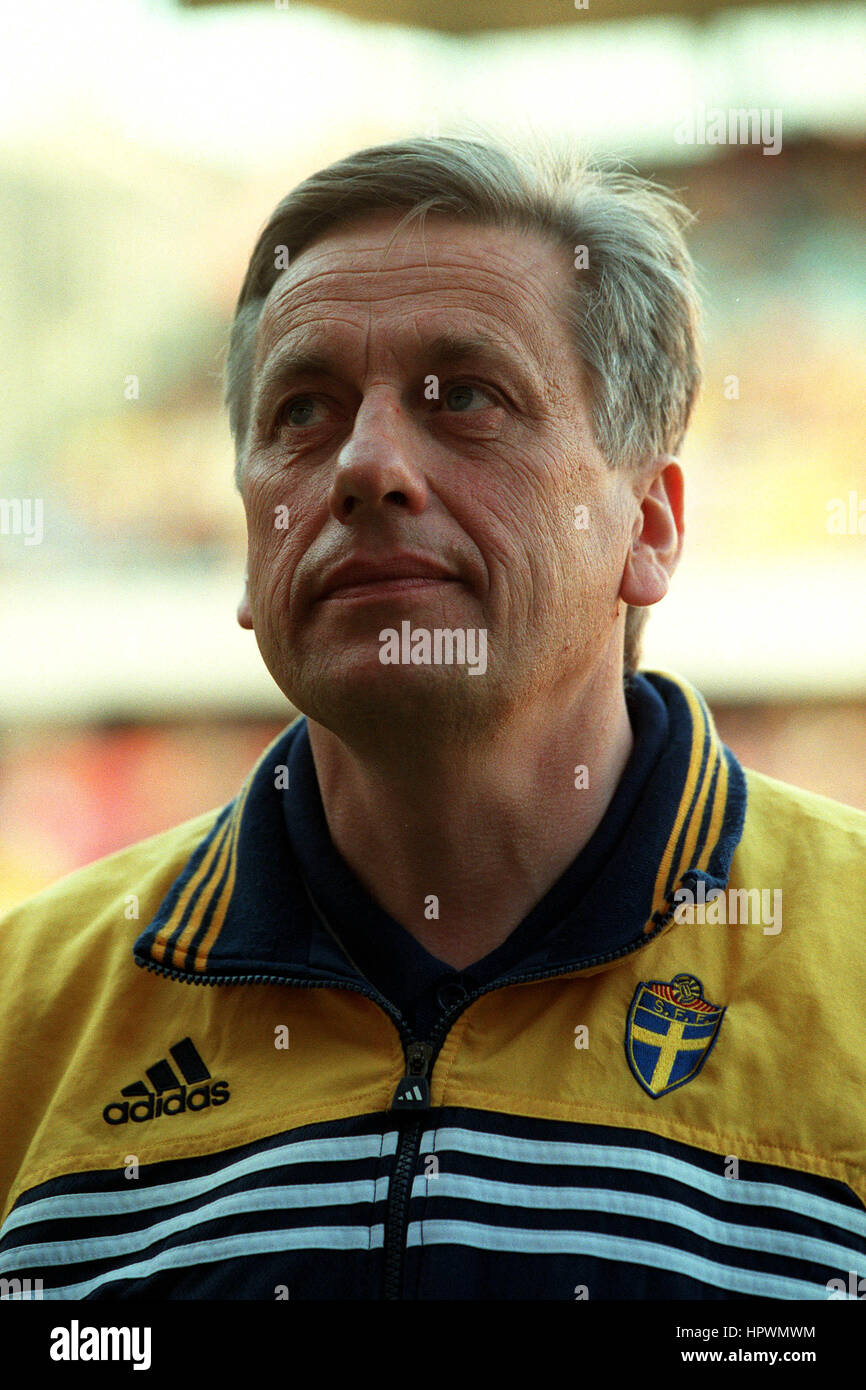 TOMMY SODERBERG SWEDEN COACH 07 September 1998 Stock Photo - Alamy