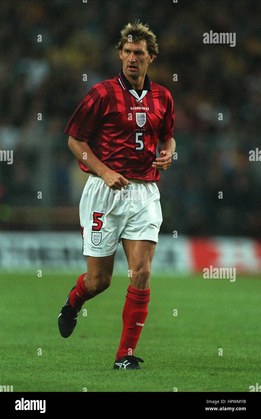 Tony adams england hi-res stock photography and images - Alamy
