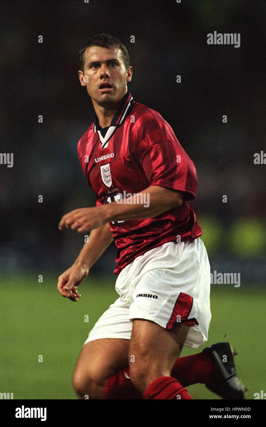 ROBERT LEE ENGLAND & NEWCASTLE UNITED FC 07 September 1998 Stock Photo ...