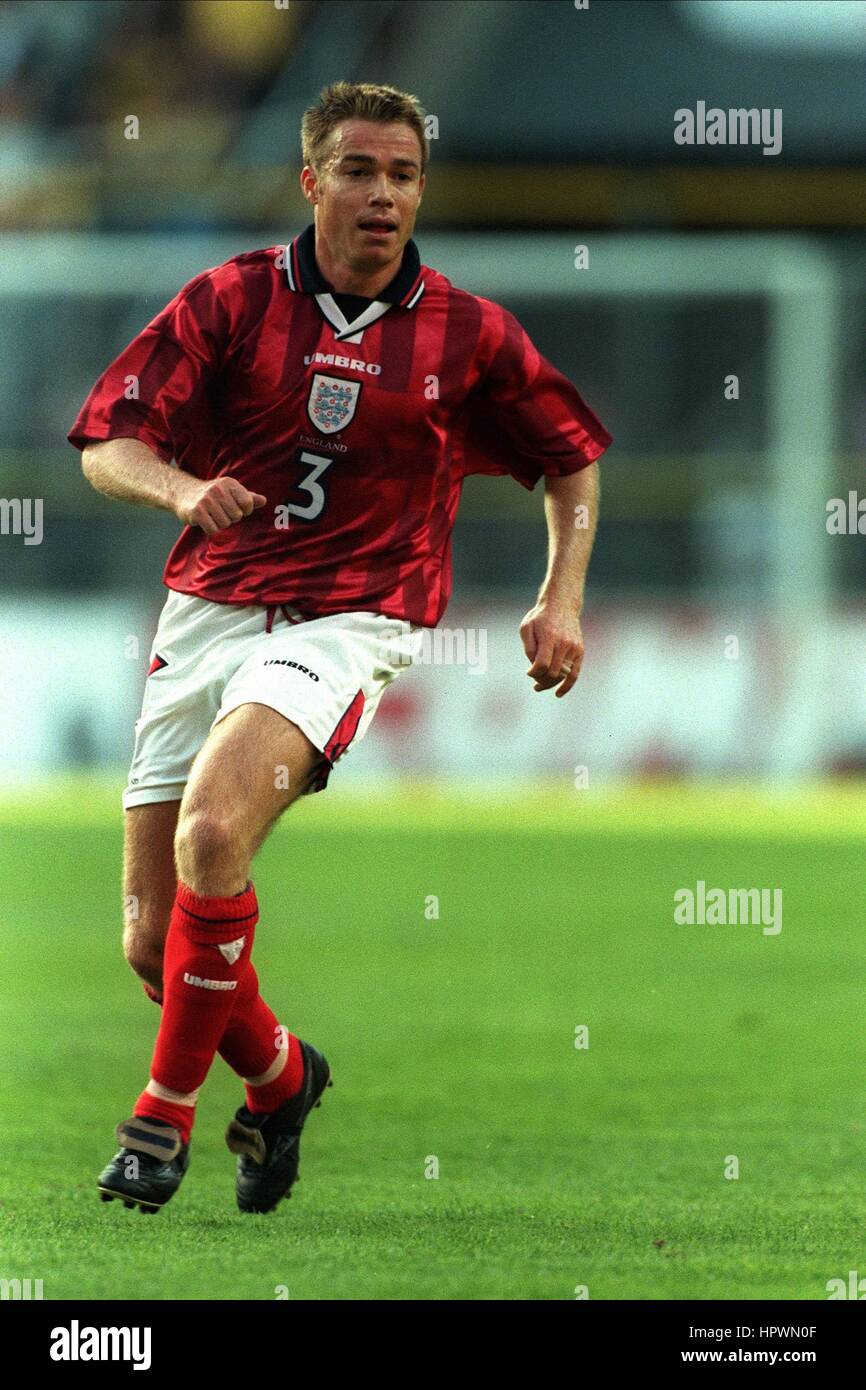 GRAEME LE SAUX ENGLAND & CHELSEA FC 07 September 1998 Stock Photo - Alamy