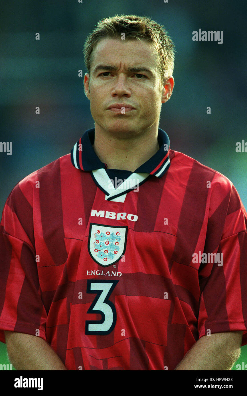 GRAEME LE SAUX ENGLAND & CHELSEA FC 08 September 1998 Stock Photo - Alamy
