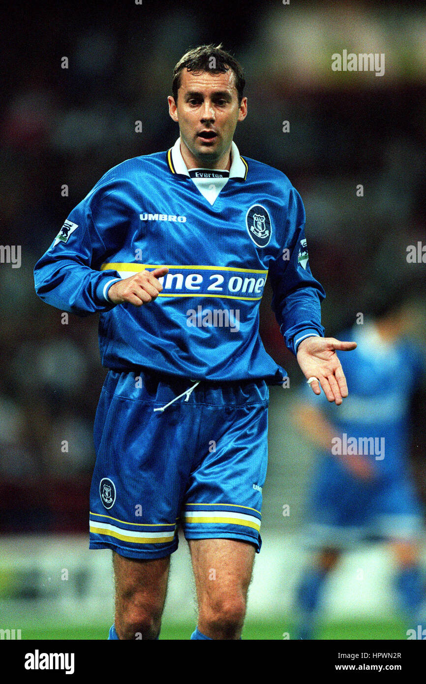 Don hutchison everton hi-res stock photography and images - Alamy