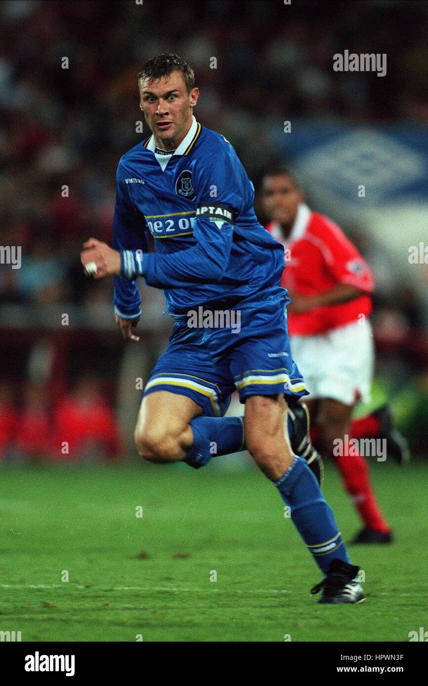 Duncan ferguson 1998 hi-res stock photography and images - Alamy