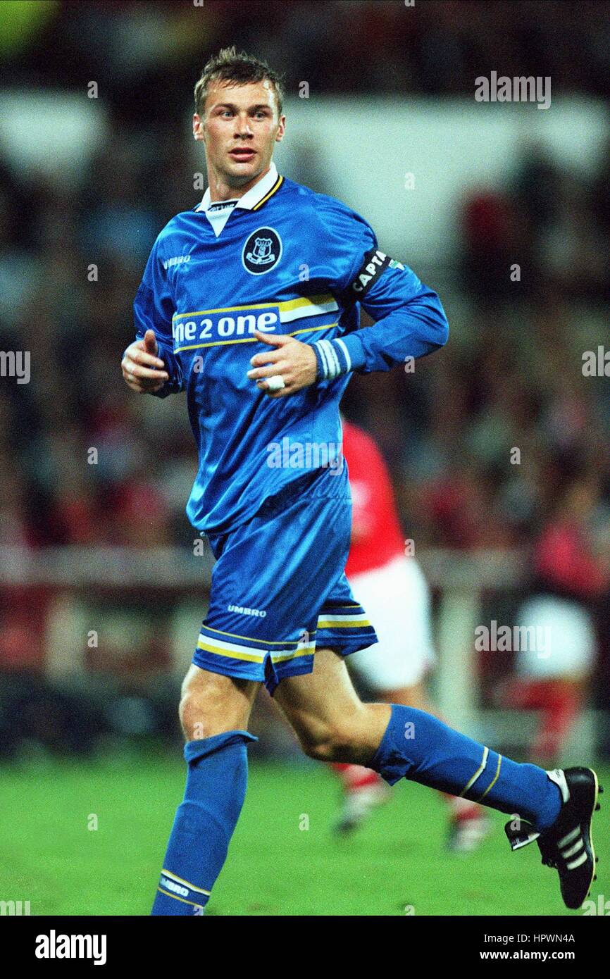 DUNCAN FERGUSON EVERTON FC 09 September 1998 Stock Photo - Alamy