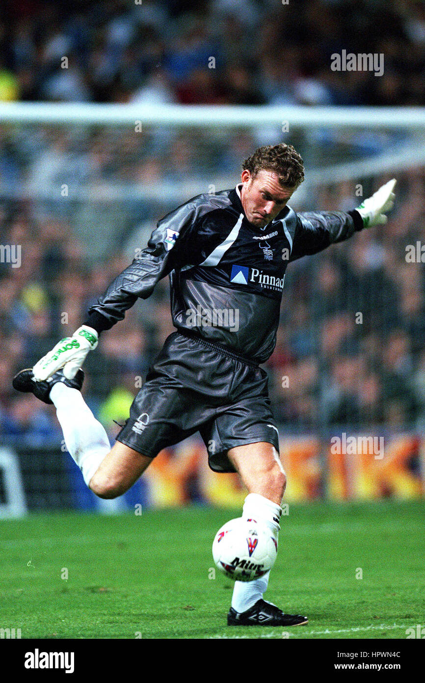 DAVE BEASANT NOTTINGHAM FOREST FC 09 September 1998 Stock Photo - Alamy