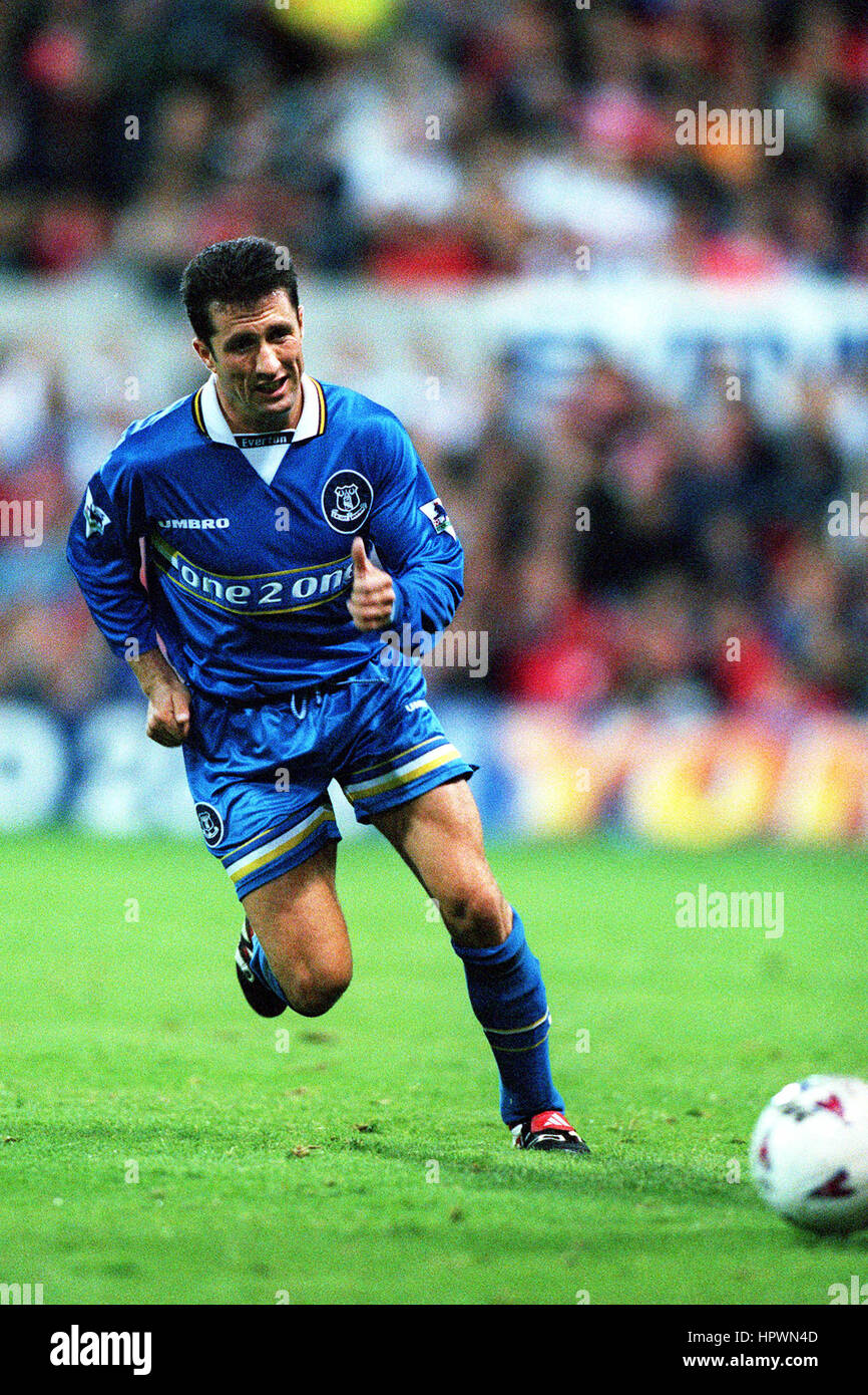 JOHN COLLINS EVERTON FC 09 September 1998 Stock Photo - Alamy