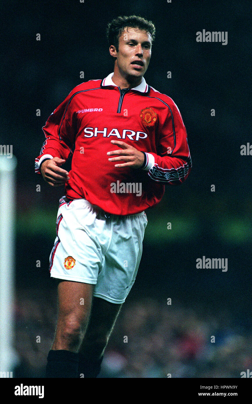 RONNIE JOHNSEN MANCHESTER UNITED FC 10 September 1998 Stock Photo - Alamy