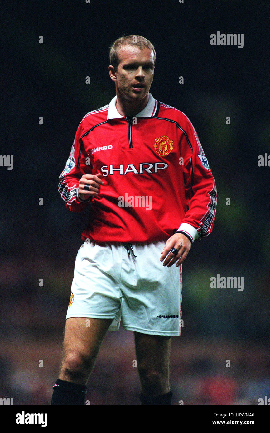 HENNING BERG MANCHESTER UNITED FC 10 September 1998 Stock Photo - Alamy