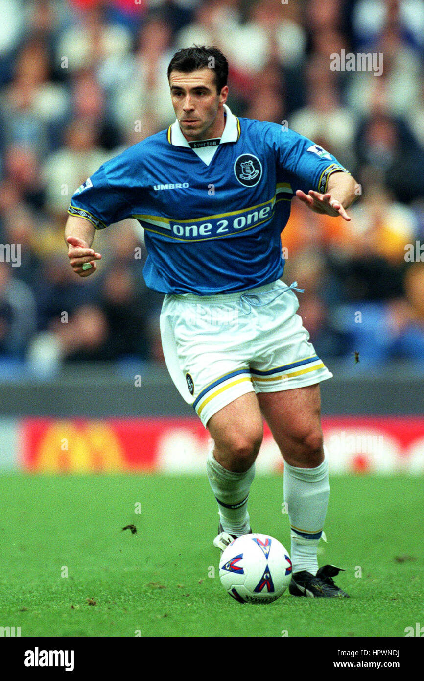 DAVID UNSWORTH EVERTON FC 12 September 1998 Stock Photo - Alamy