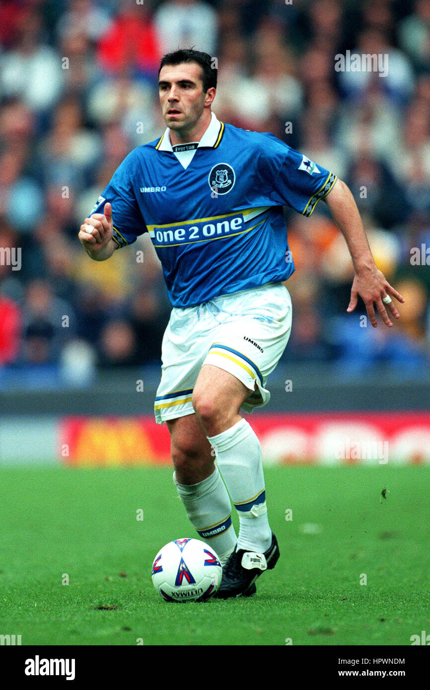 DAVID UNSWORTH EVERTON FC 12 September 1998 Stock Photo - Alamy