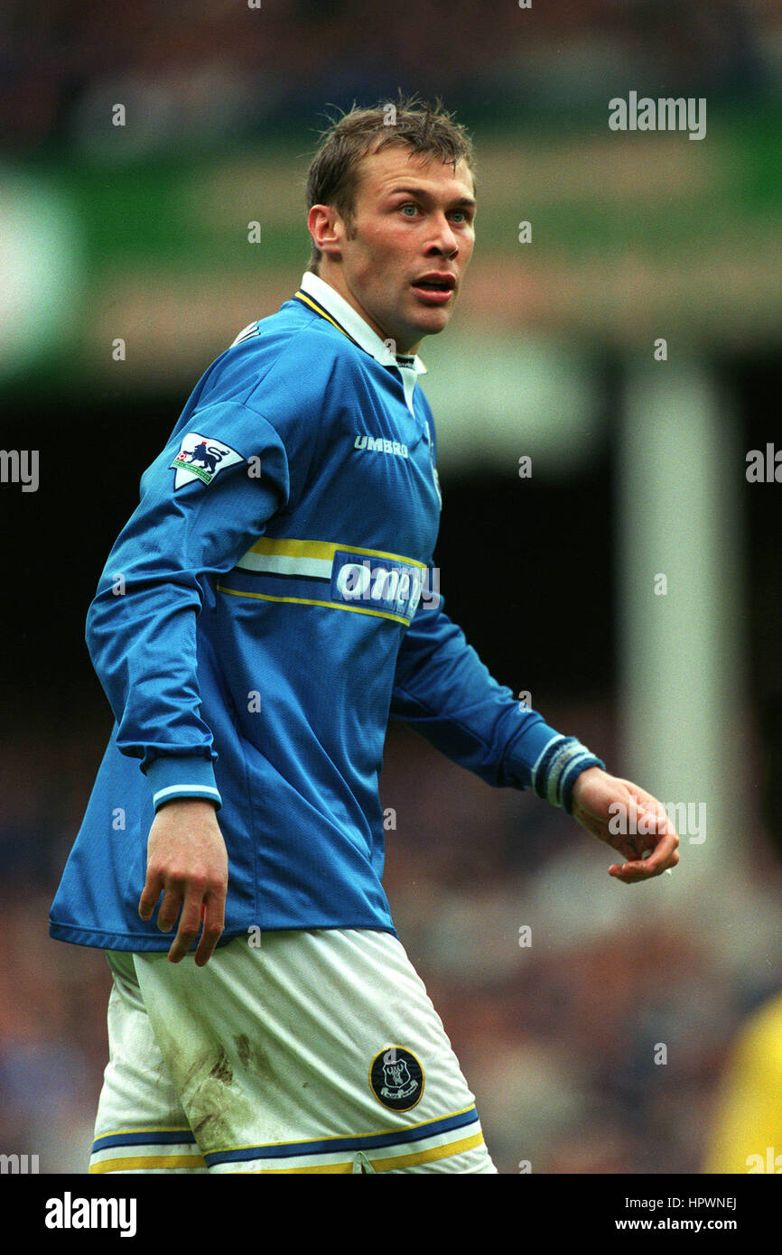 Duncan ferguson 1998 hi-res stock photography and images - Alamy