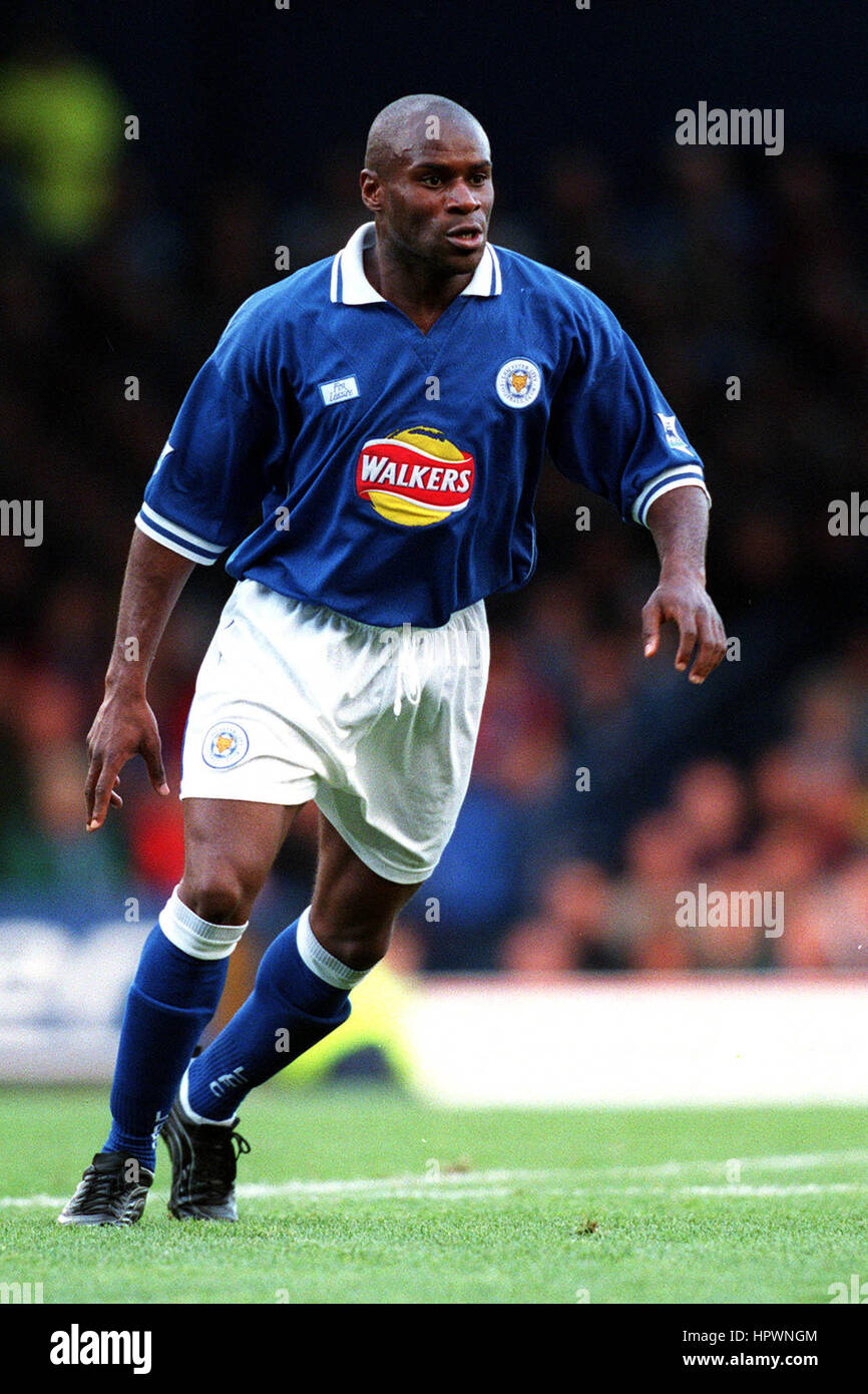 FRANK SINCLAIR LEICESTER CITY FC 12 September 1998 Stock Photo - Alamy