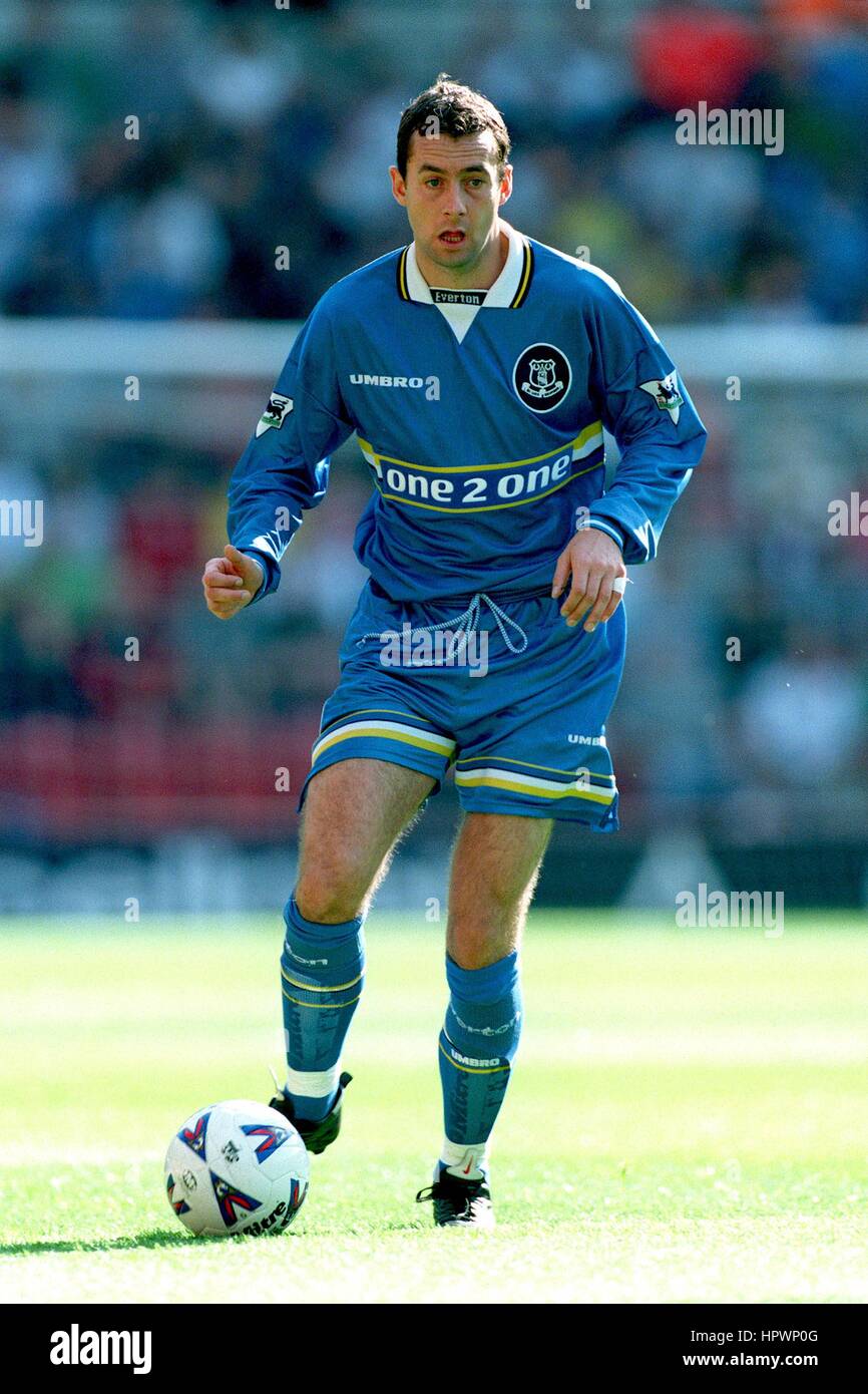 Don hutchison everton hi-res stock photography and images - Alamy