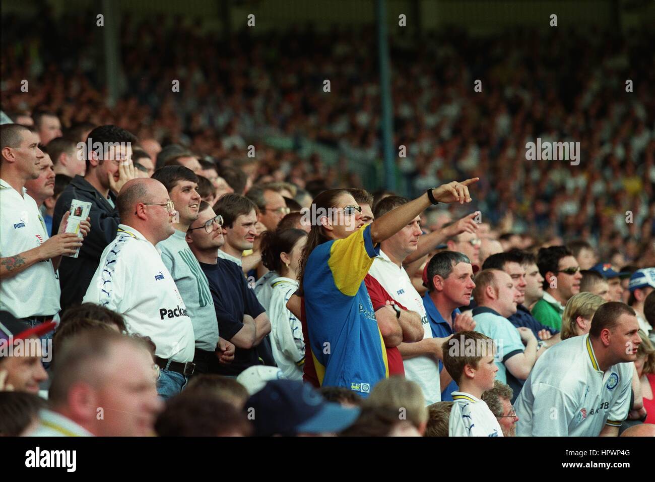 Leeds united crowd hi-res stock photography and images - Alamy