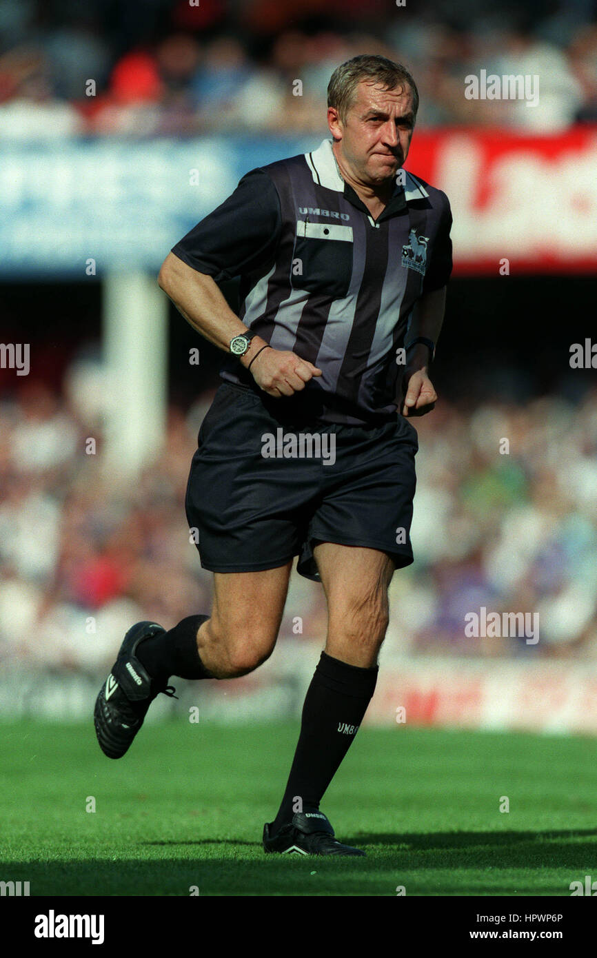 KEITH BURGE FIFA REFEREE 20 September 1998 Stock Photo - Alamy