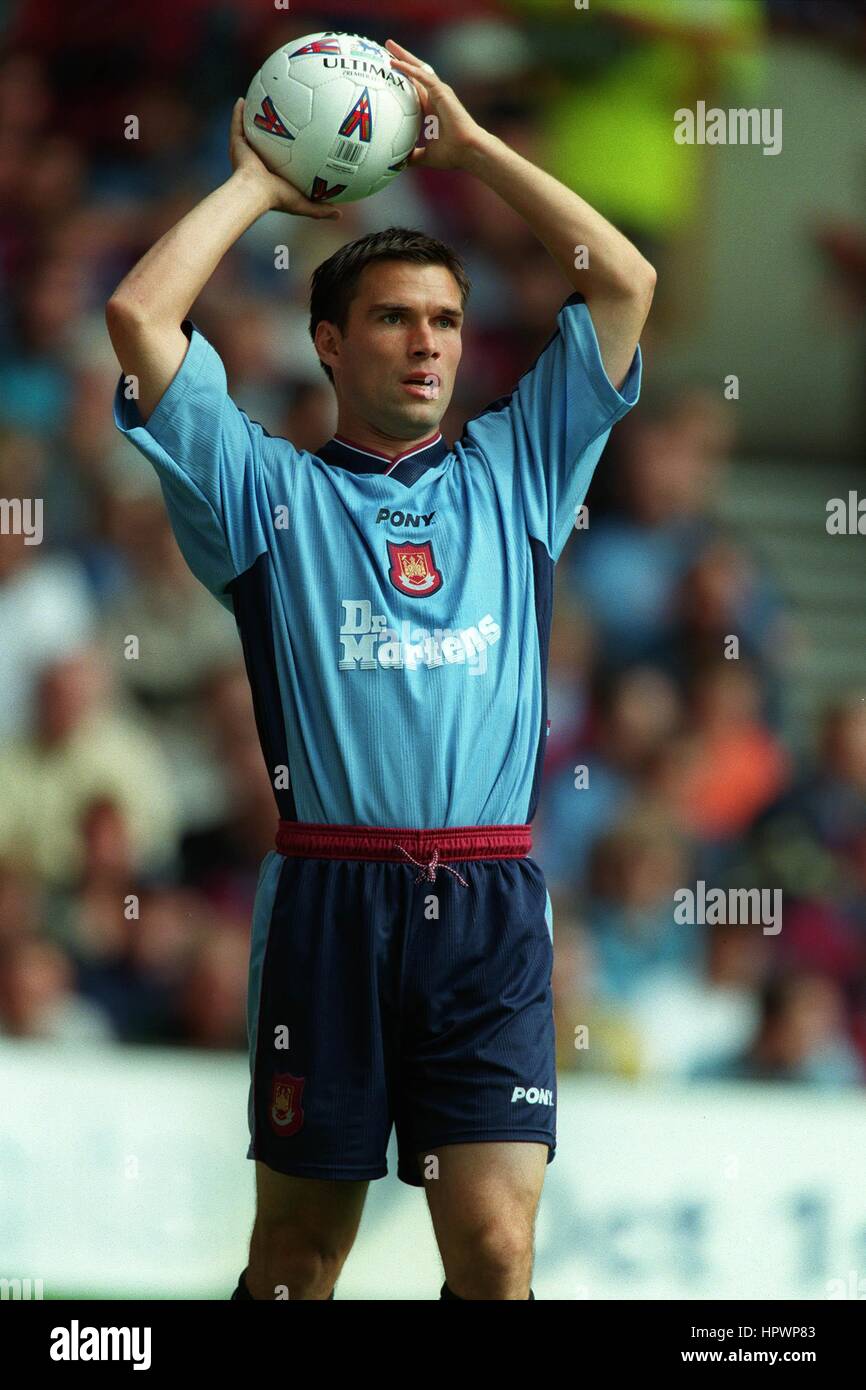 Steve potts west ham hi-res stock photography and images - Alamy