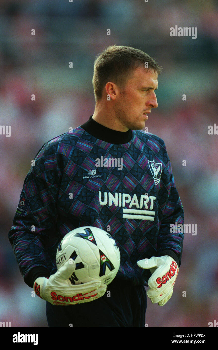 PHIL WHITEHEAD OXFORD UNITED FC 21 September 1998 Stock Photo - Alamy