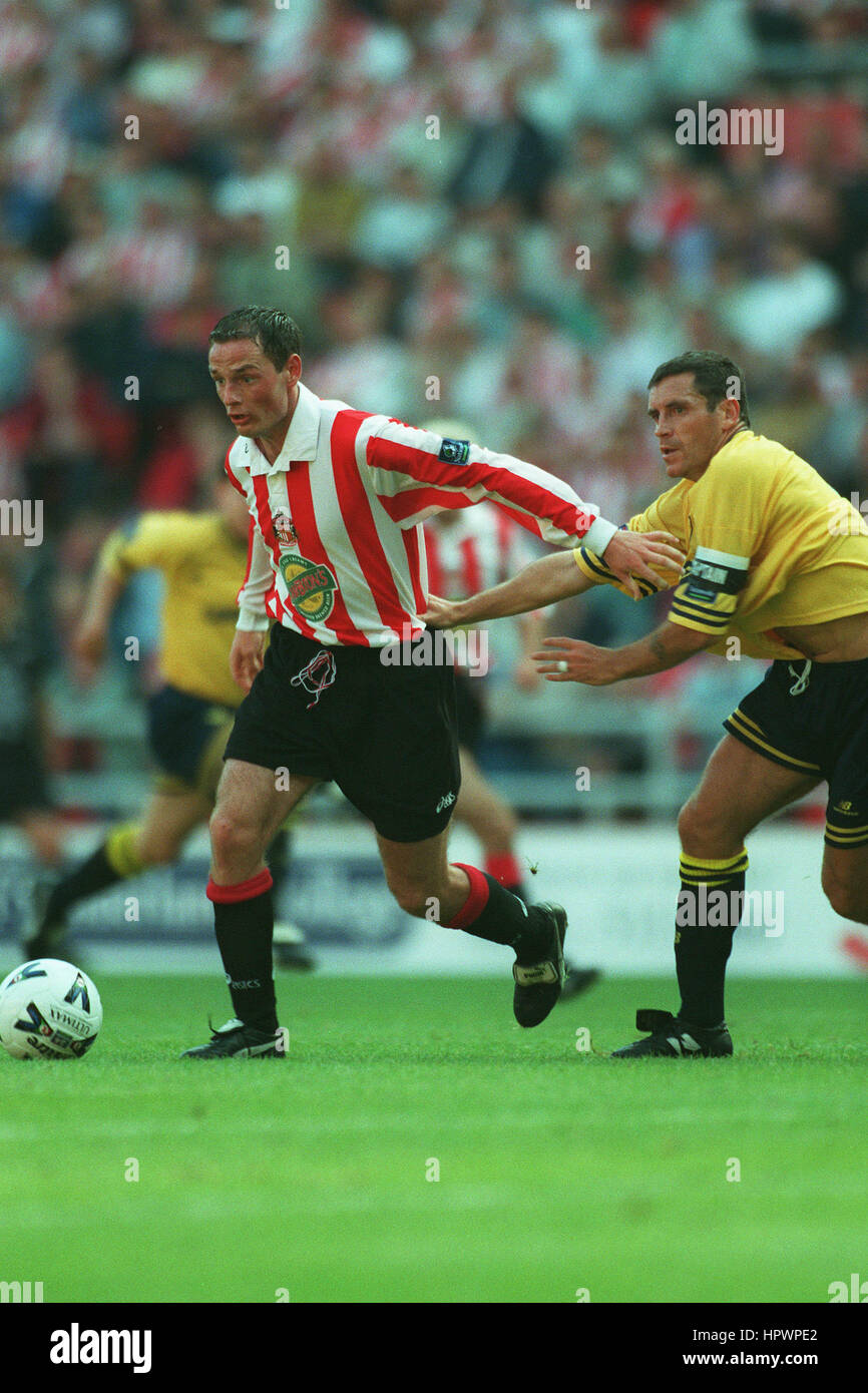 ALLAN JOHNSTON & LES ROBINSON SUNDERLAND V OXFORD UNITED 21 September ...
