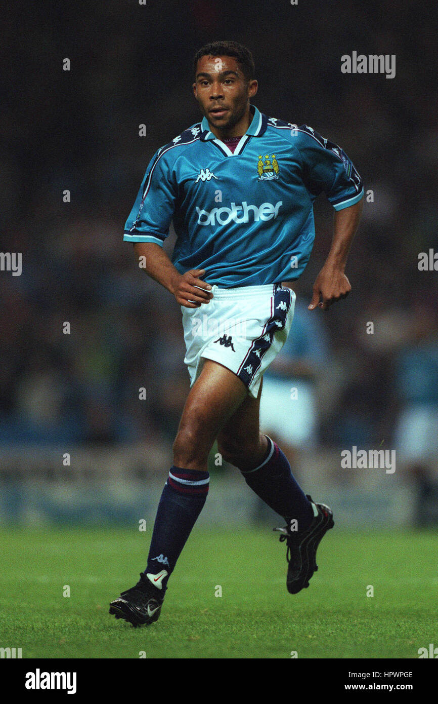 JIM WHITLEY MANCHESTER CITY FC 24 September 1998 Stock Photo - Alamy