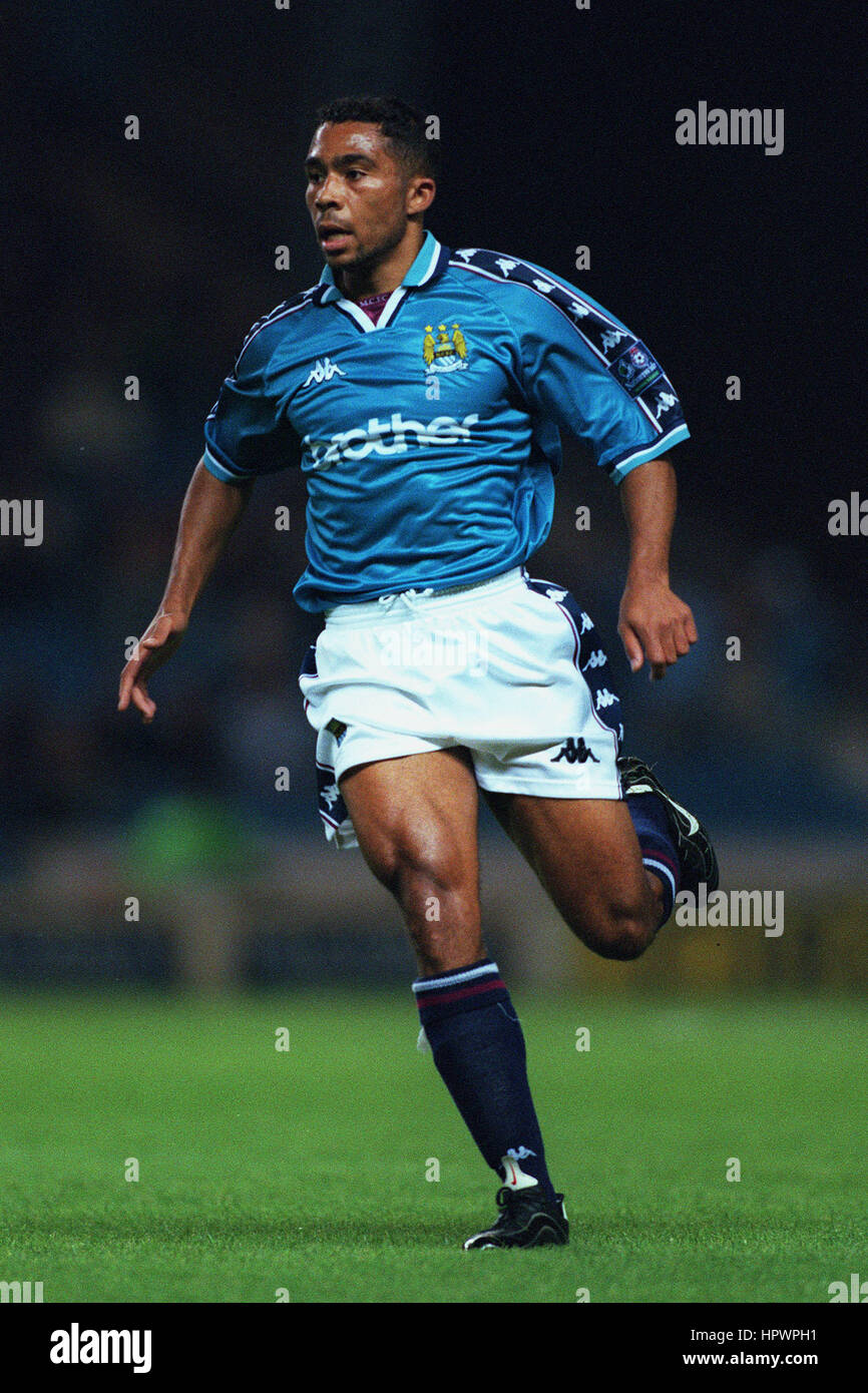 JIM WHITLEY MANCHESTER CITY FC 25 September 1998 Stock Photo - Alamy