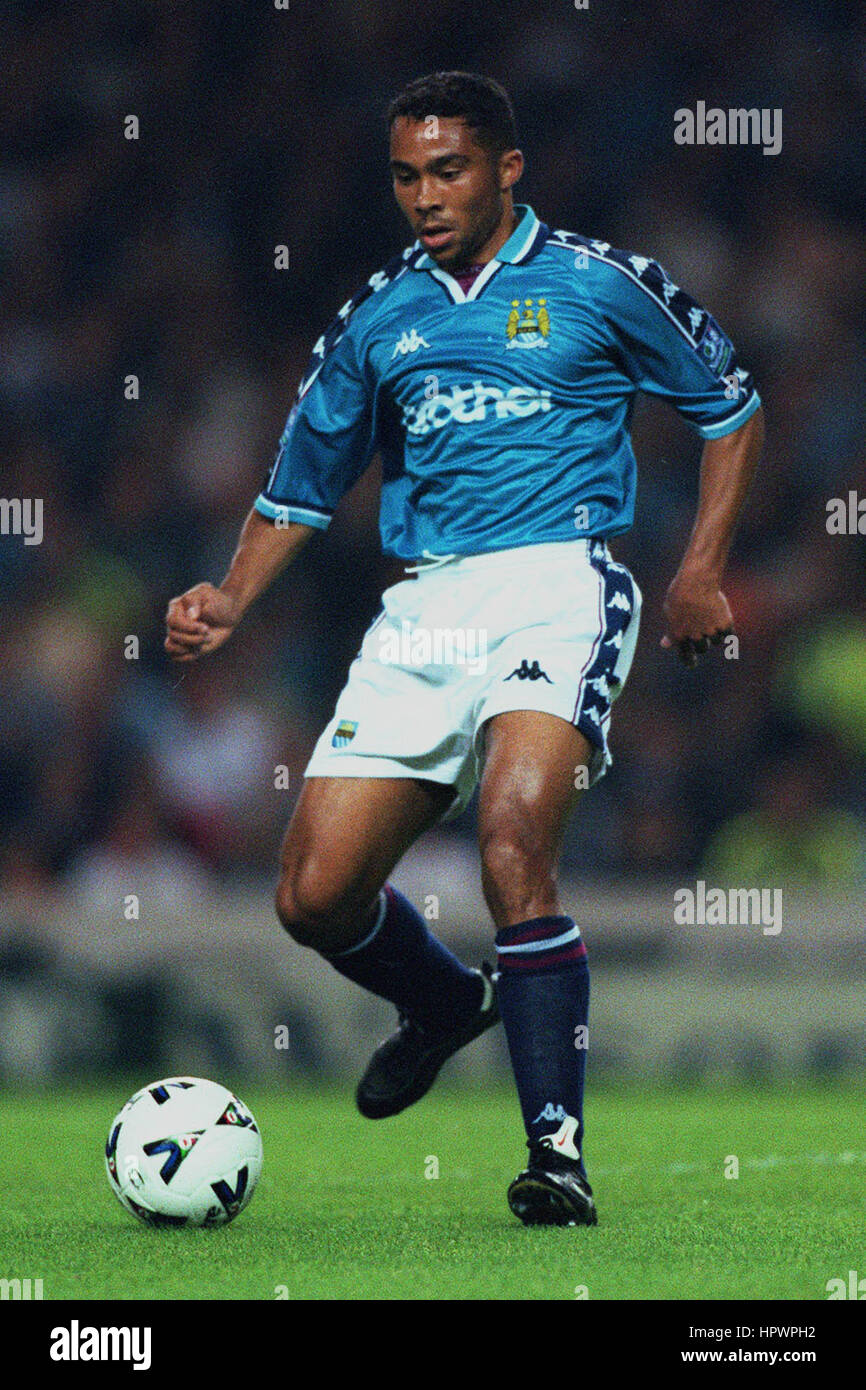 JIM WHITLEY MANCHESTER CITY FC 25 September 1998 Stock Photo - Alamy