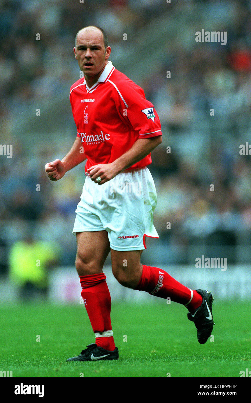 STEVE STONE NOTTINGHAM FOREST FC 26 September 1998 Stock Photo - Alamy