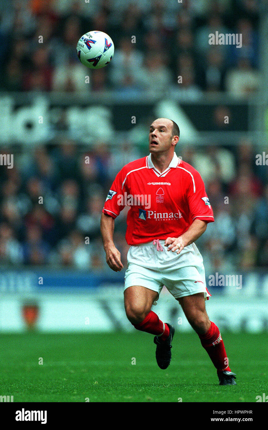 STEVE STONE NOTTINGHAM FOREST FC 26 September 1998 Stock Photo - Alamy