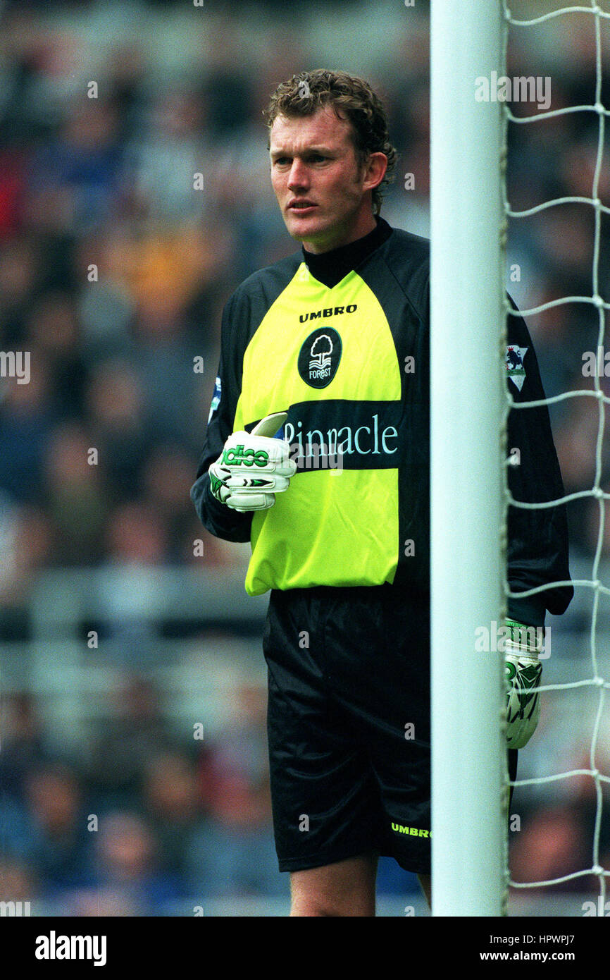 DAVE BEASANT NOTTINGHAM FOREST FC 26 September 1998 Stock Photo - Alamy