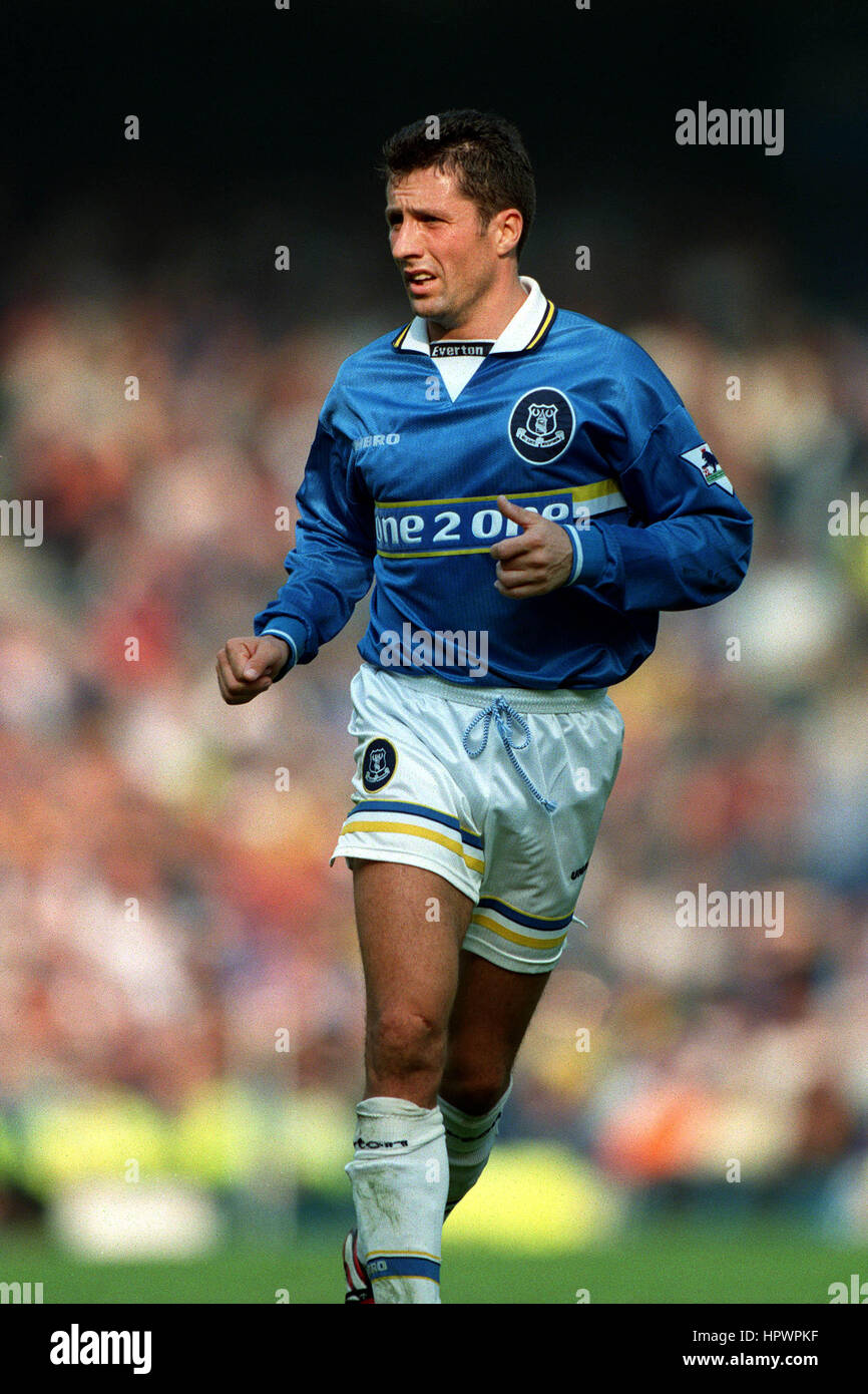 JOHN COLLINS EVERTON FC 27 September 1998 Stock Photo - Alamy