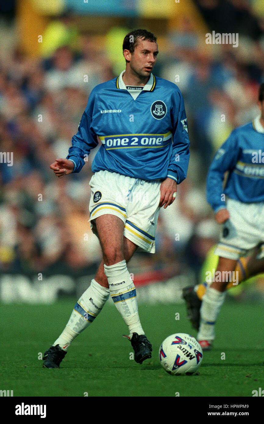 DON HUTCHISON EVERTON FC 27 September 1998 Stock Photo - Alamy