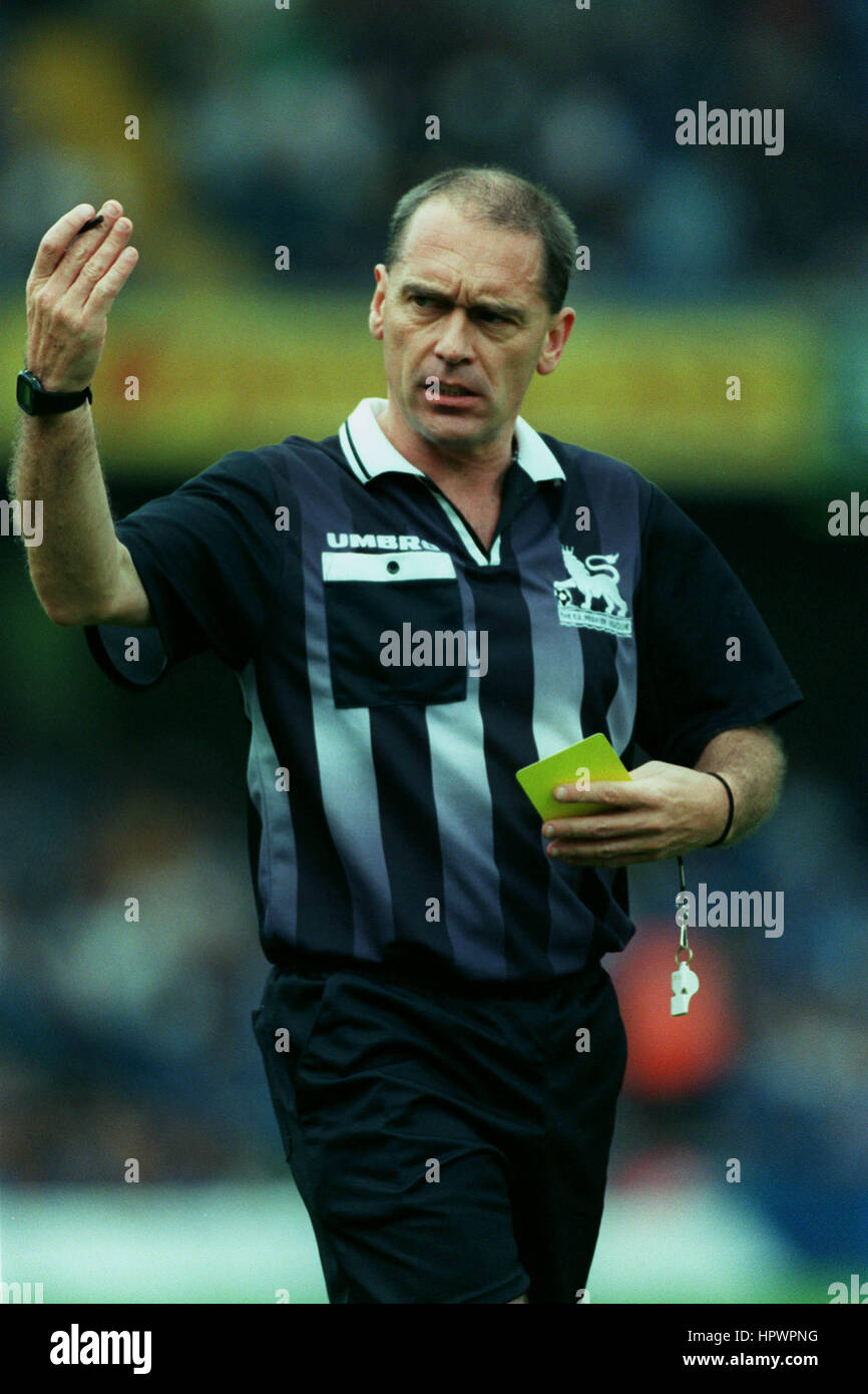 Mike reed referee hi-res stock photography and images - Alamy