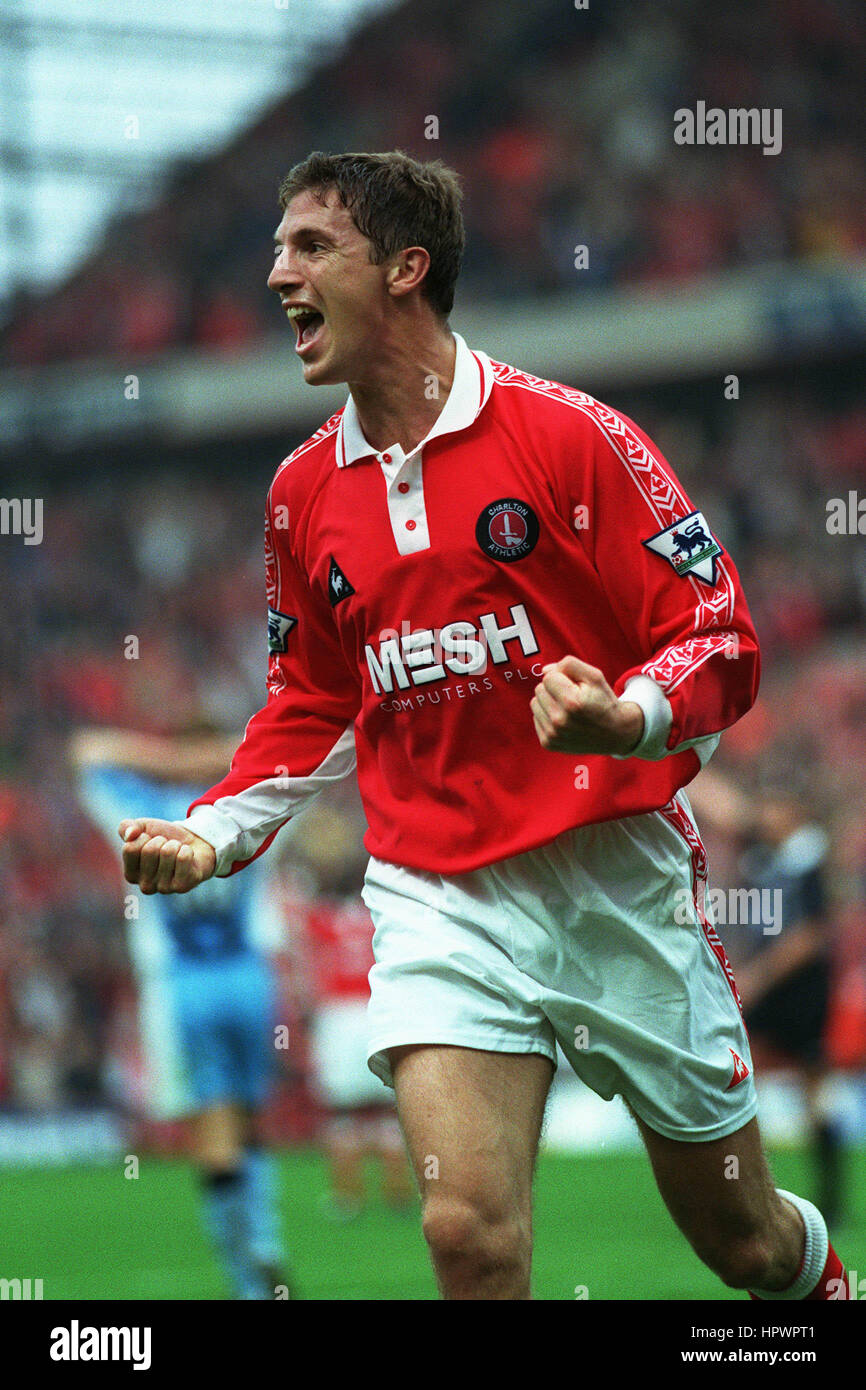 ANDY HUNT CHARLTON ATHLETIC FC 27 September 1998 Stock Photo - Alamy