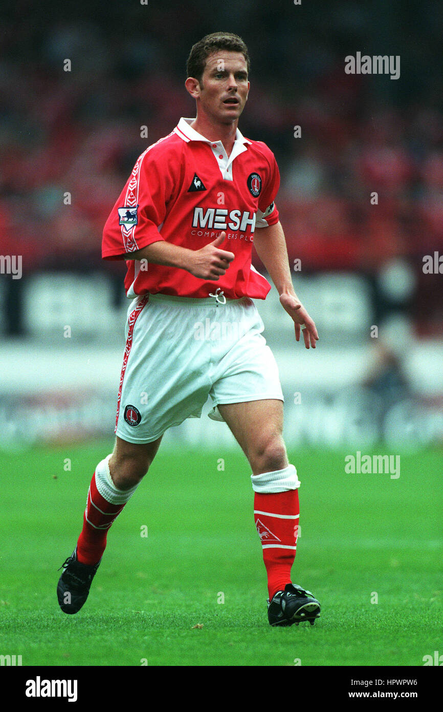 MARK KINSELLA CHARLTON ATHLETIC FC 27 September 1998 Stock Photo - Alamy