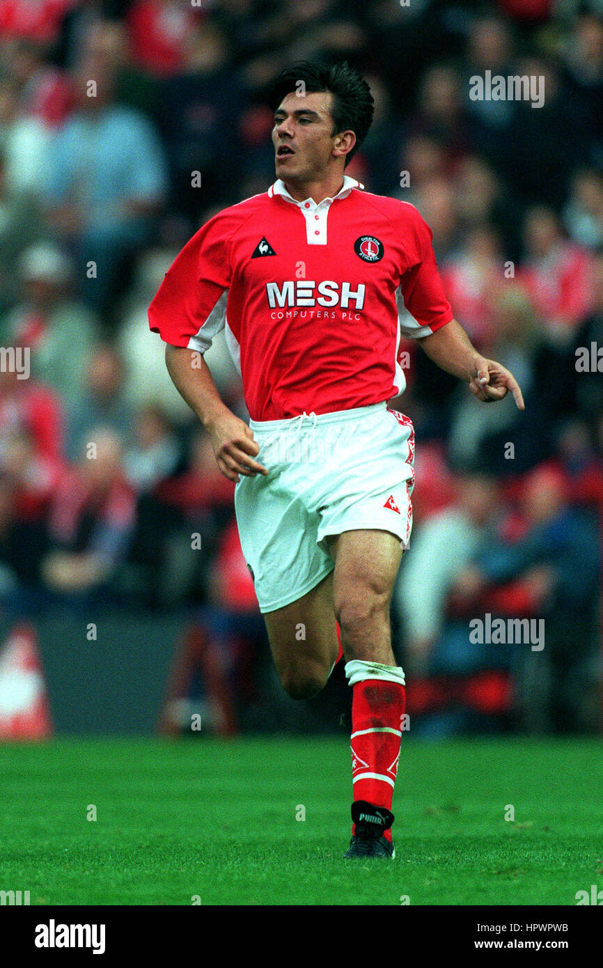 STEVE JONES . CHARLTON ATHLETIC FC 27 September 1998 Stock Photo - Alamy