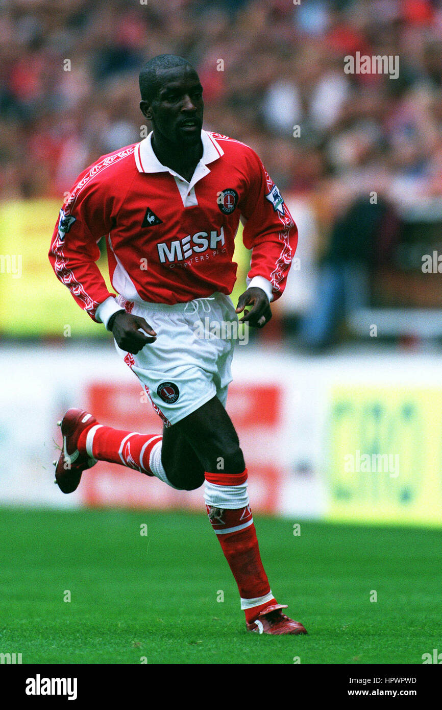CHRIS POWELL CHARLTON ATHLETIC FC 27 September 1998 Stock Photo - Alamy