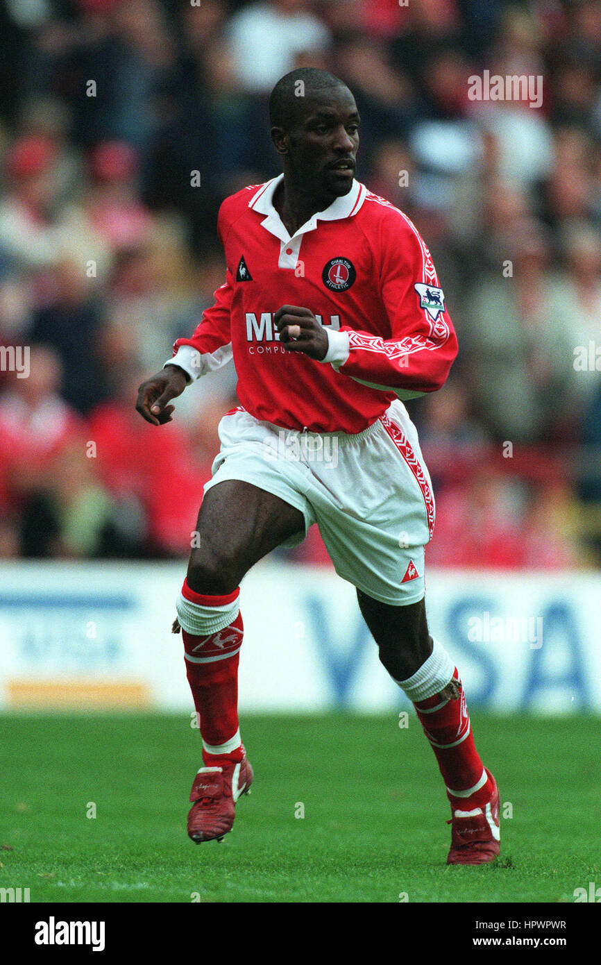 CHRIS POWELL CHARLTON ATHLETIC FC 27 September 1998 Stock Photo - Alamy